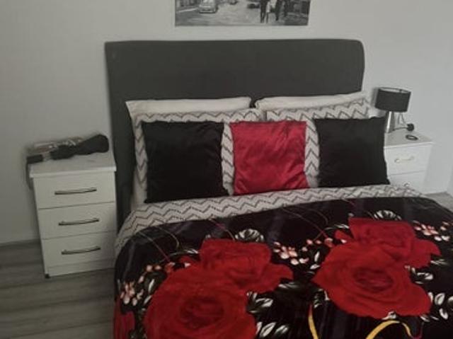 Room at Raglan Road, Sandwell