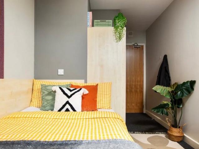 Room at Raglan Street, Coventry