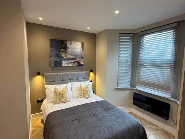 Room at Ragstone Road, Slough
