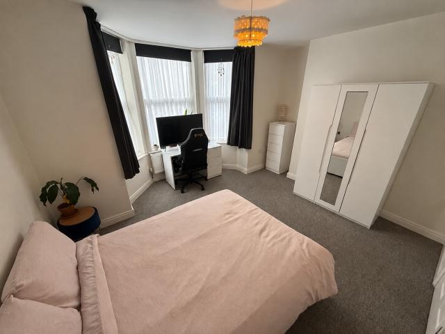 Room at Radcliffe Road, Nottingham