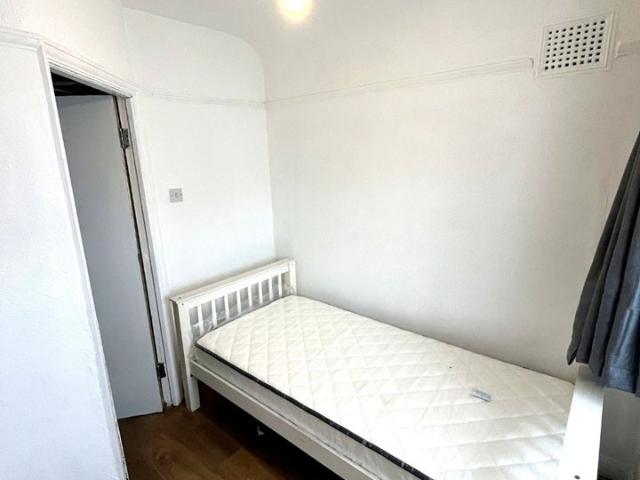 Room at Radcliffe Road, Greater London