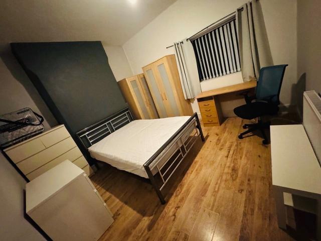 Room at Radcliffe Road, Rushcliffe