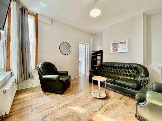 Room at Radford Boulevard, Nottingham