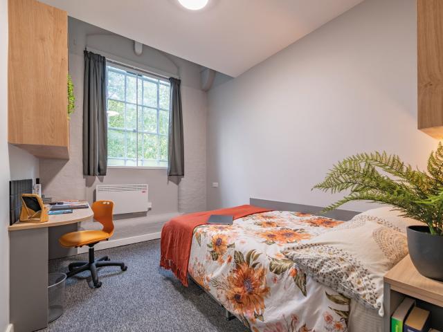 Room at Radford Boulevard, Nottingham