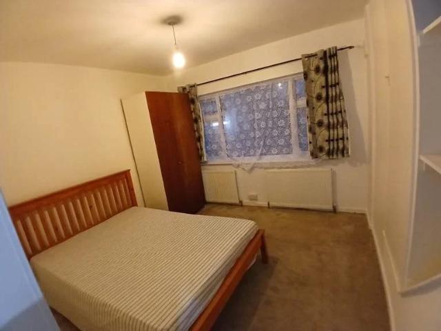 Room at Rainham Road South, Greater London