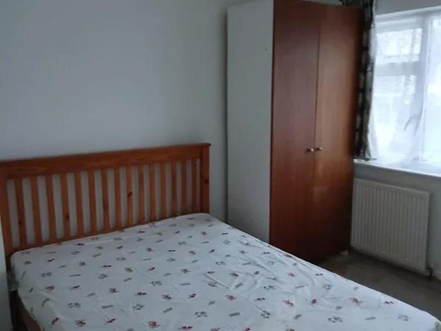Room at Rainham Road South, Greater London