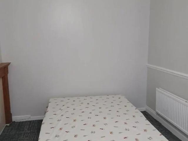 Room at Rainham Road South, Greater London