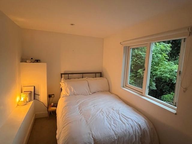 Room at Railton Passage, Greater London