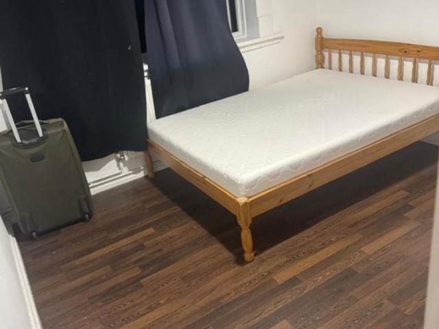 Room at Railway Road, Trafford