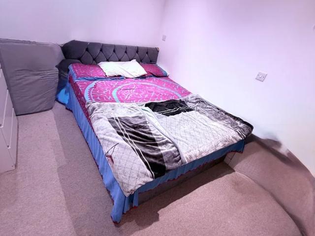 Room at Railway Terrace, Slough