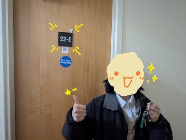 Room at Raleigh Street, Nottingham