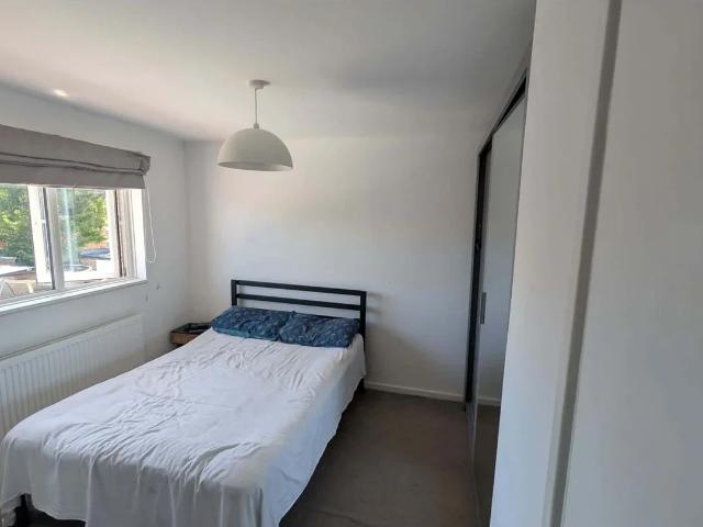 Room at Ralphs Ride, Bracknell