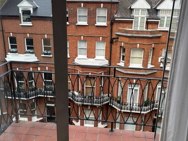 Room at Ralston Street, Greater London