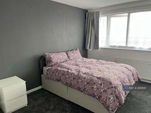 Room at Ramsons Avenue, Milton Keynes