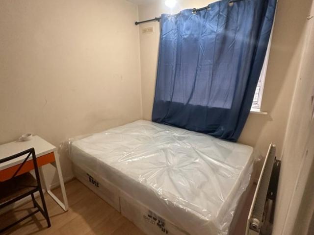 Room at Ranelagh Road, Greater London