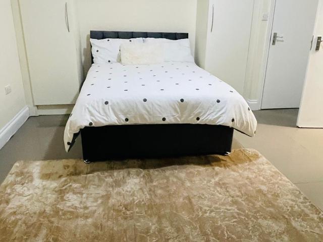 Room at Raynton Drive, Greater London