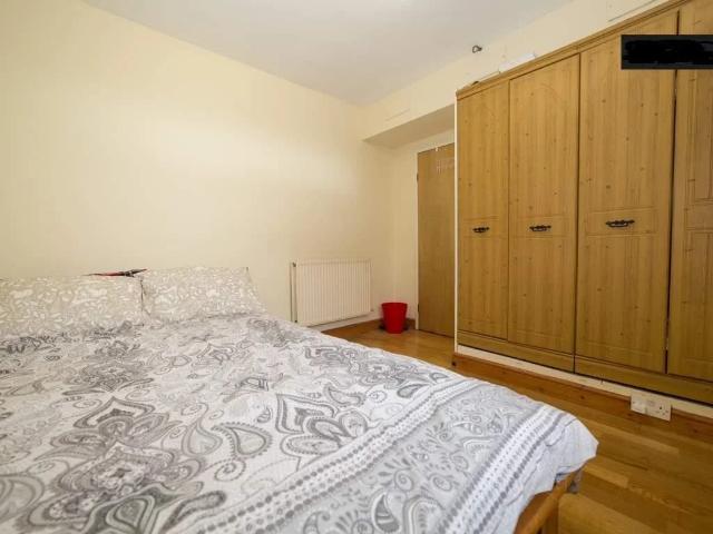 Room at Rayner's Road, Greater London