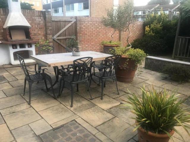 Room at Regency Court, Brentwood