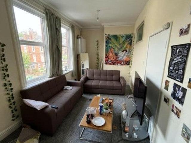 Room at Regent Park Avenue, Leeds