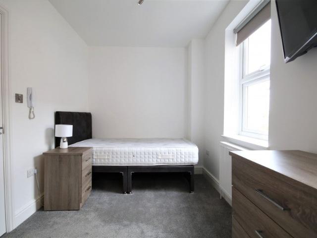 Room at Regent Place, Rugby