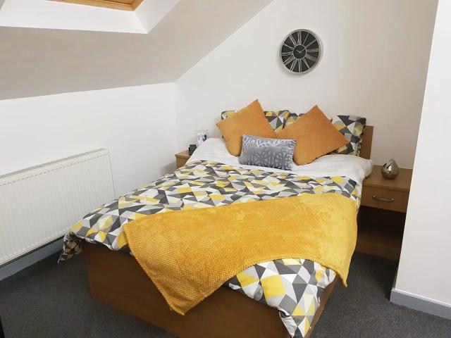 Room at Regent Road, Leicester