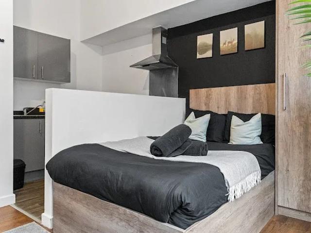 Room at Regent Road, Leicester