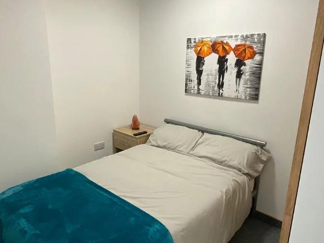 Room at Regent Road, Leicester