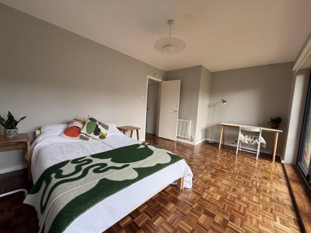 Room at Regent's Canal towpath, Greater London
