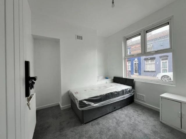 Room at Reginald Row, Leeds