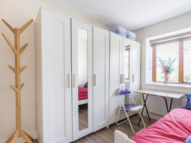 Room at Red Oak Close, Greater London
