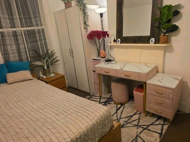 Room at Redmore Road, Greater London