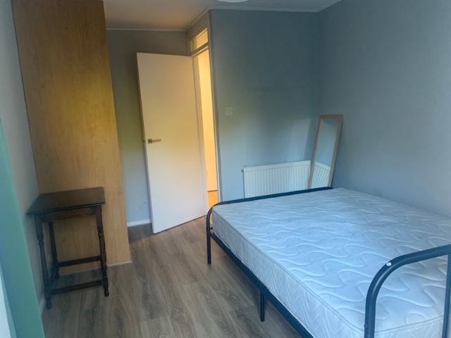 Room at Redcliffe Gardens, Nottingham