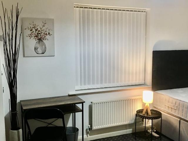 Room at Reddings Lane, Birmingham