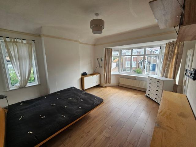 Room at Reddown Road, Greater London