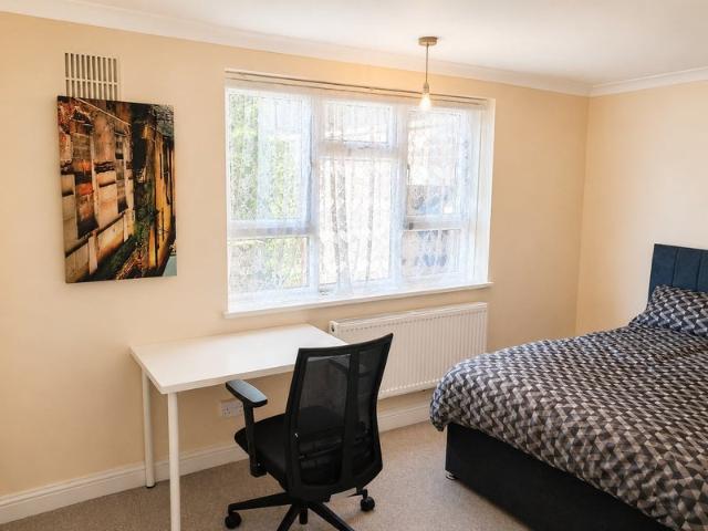 Room at Reedham Park Avenue, Greater London