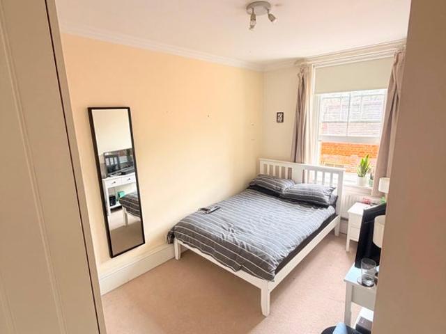 Room at Renfrew Road, Greater London
