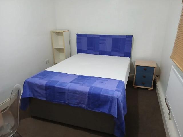 Room at Reservoir Close, Greater London