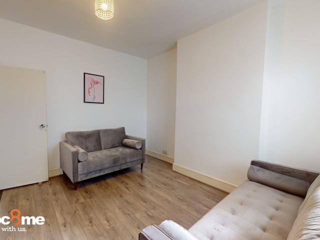 Room at Reservoir Road, Birmingham