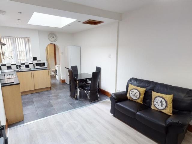 Room at Reservoir Road, Birmingham
