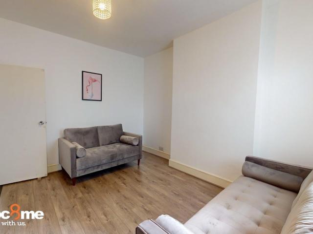 Room at Reservoir Road, Birmingham