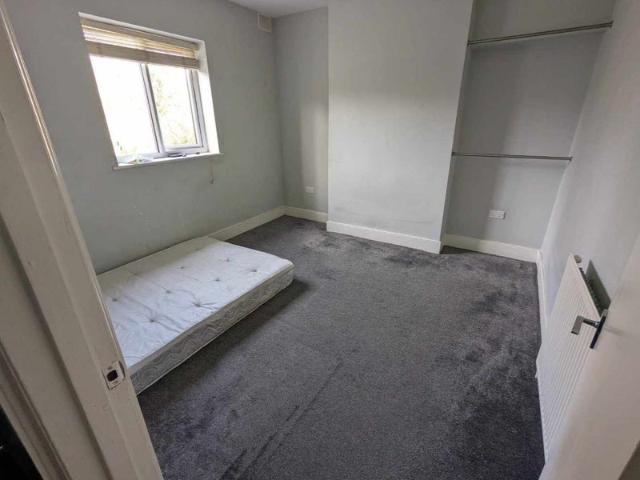 Room at Reservoir Road, Greater London