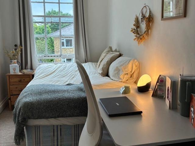 Room at Rhondda Grove, Greater London