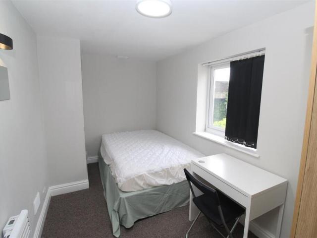 Room at Rhymney Terrace, Cardiff