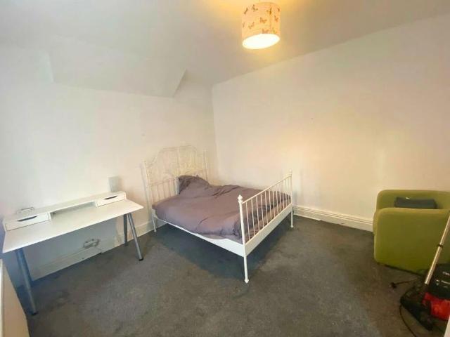 Room at Richmond Grove, Manchester