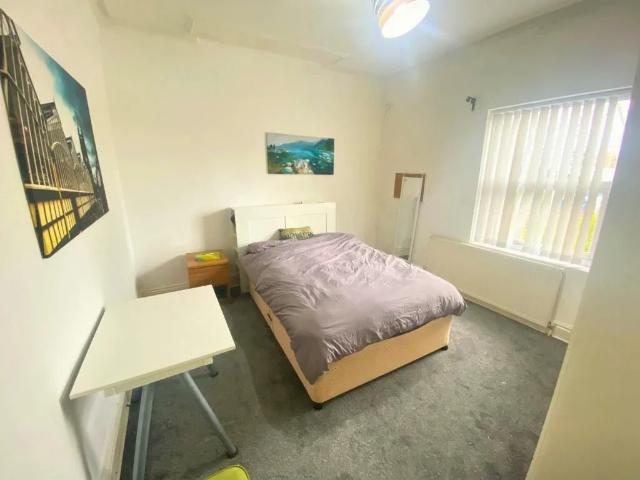 Room at Richmond Grove, Manchester