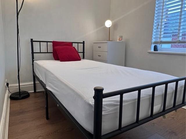Room at Richmond Park, Liverpool