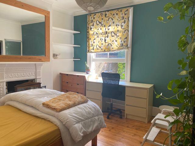 Room at Richmond Road, Greater London