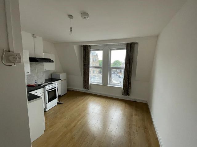 Room at Richmond Road, Greater London