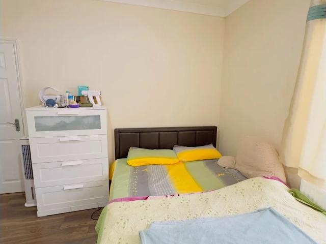 Room at Richmond Road, Greater London