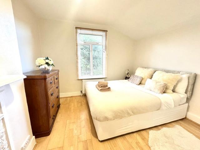 Room at Richmond Road, Greater London